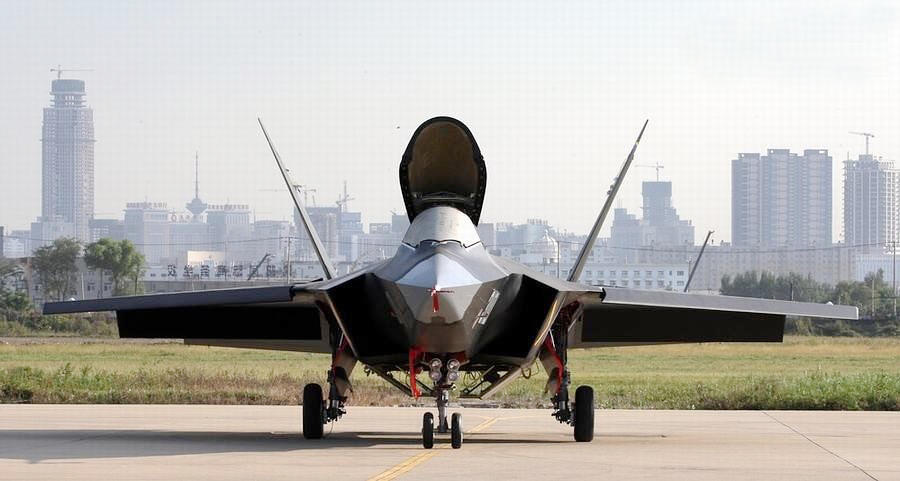 中国FC-31战机一机四型前途光明 想成功还差最后一步