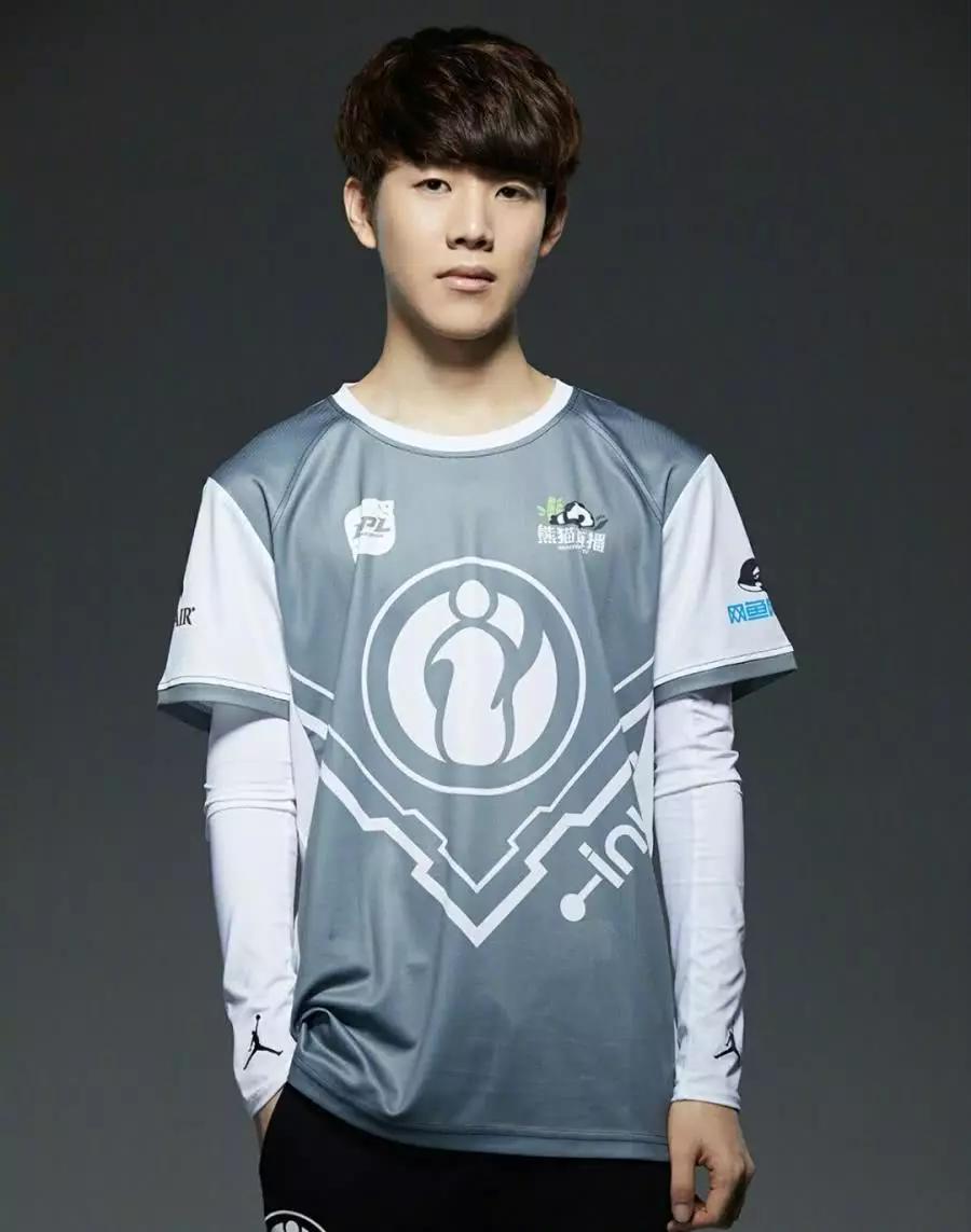 IG战队副总裁:之前消息不够准确,Theshy因手部伤势归队日期再定|战队|日期|英雄联盟_新浪新闻