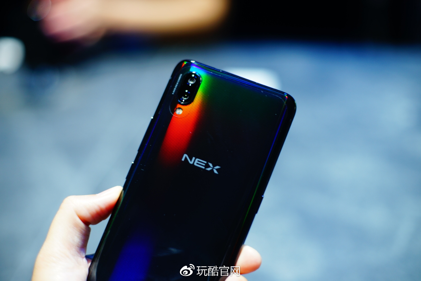 看世界杯至尊法宝！大呼过瘾的vivo NEX零界全面屏动手玩