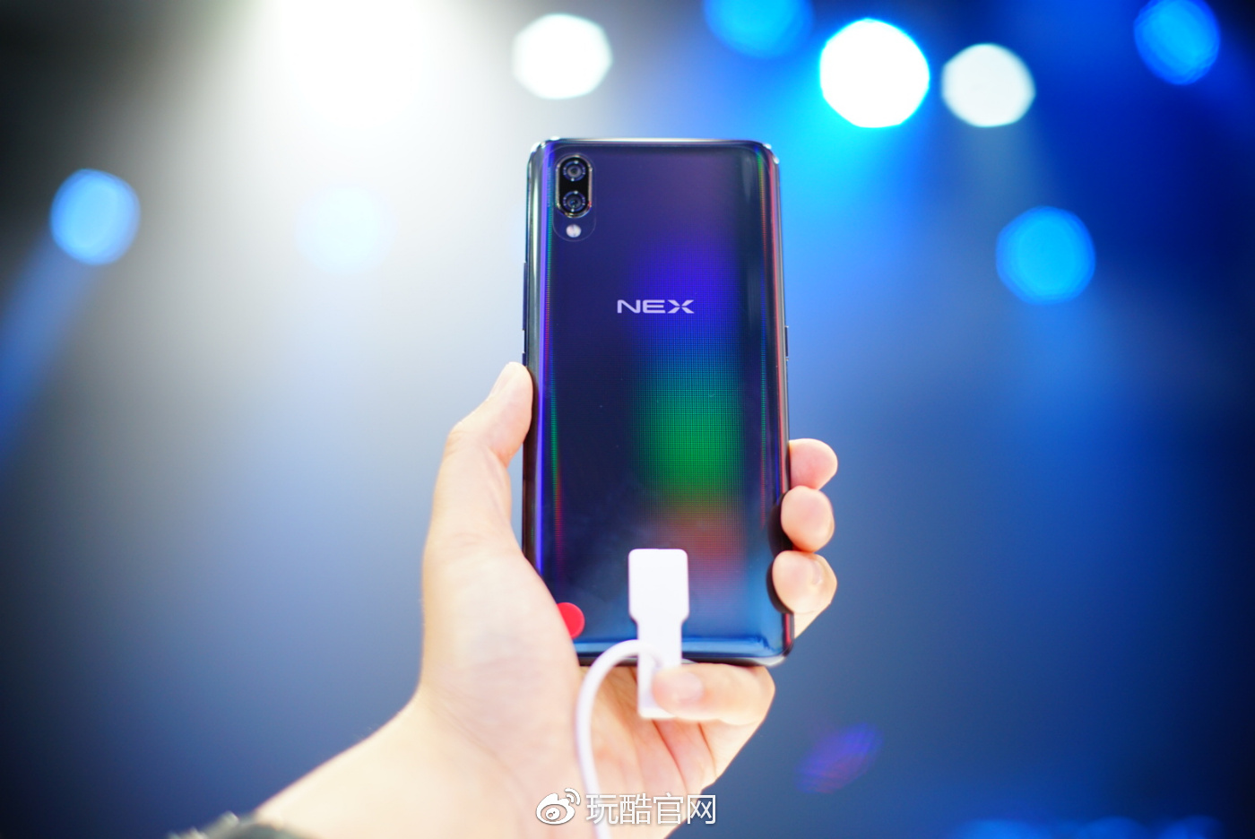 看世界杯至尊法宝！大呼过瘾的vivo NEX零界全面屏动手玩