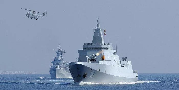 国产055万吨大驱八一再传新照！ 舾装中的首舰帅出新高度|舾装|舰艇|中国海军_新浪新闻