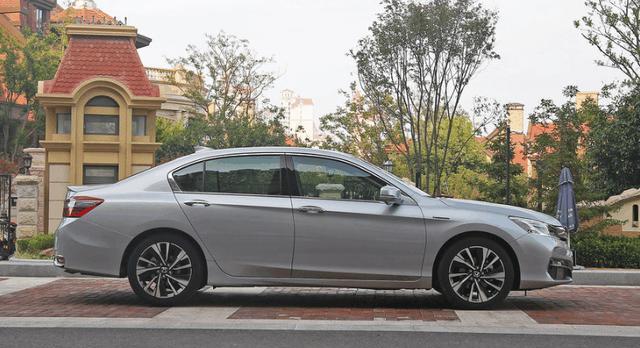 本田新车, 2.0T+10AT, 凯美瑞彻底蒙圈了, BMW 3系也慌了!-新浪汽车