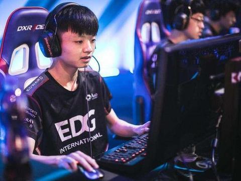 iboy首次回应S7总决赛上亮牌子一事：只是在回应粉丝的热情|电竞|牌子|总决赛_新浪新闻