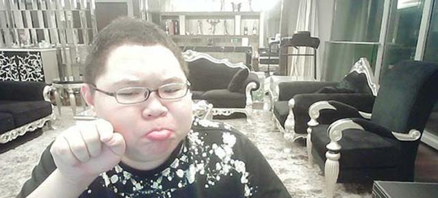 你见过凌晨四点的骚猪PDD吗? 人形外挂神勇无敌吃鸡小猪皮