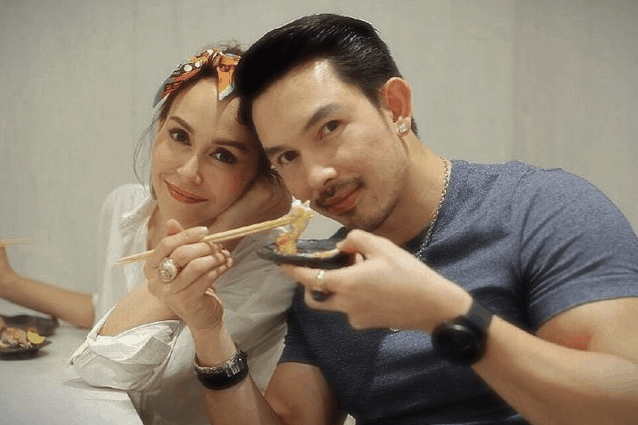 泰剧女神Nat被丈夫Aum治愈情殇，结婚四个年头终于计划要宝宝|泰国|情殇|结婚_新浪新闻