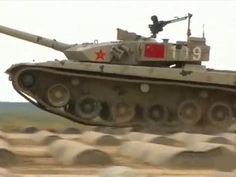 96B坦克比赛时轮子掉了，仍获第二名|坦克|轮子|比赛_新浪新闻