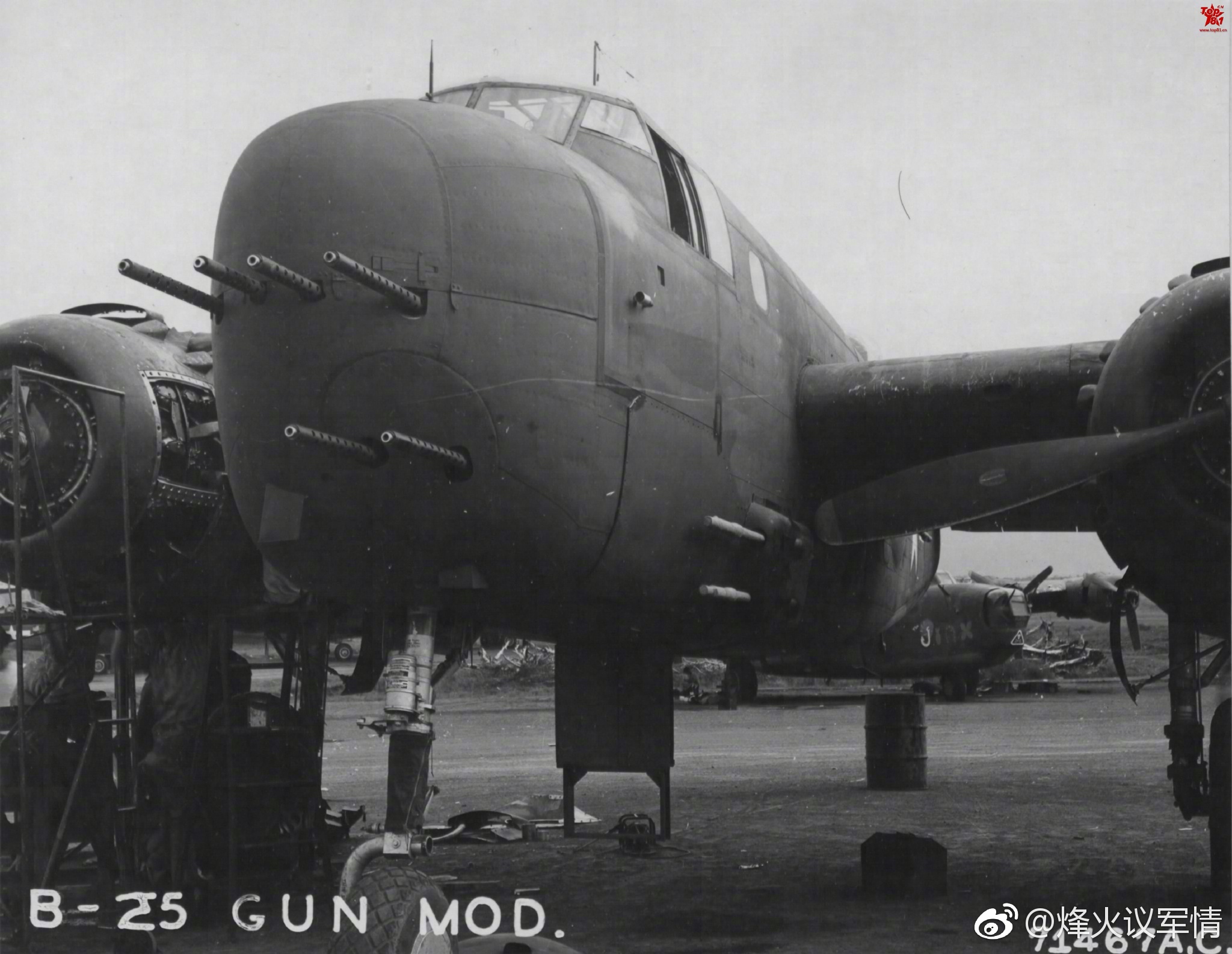 老照片：B-25米切尔轰炸机的枪炮特写|轰炸机|空军|米切尔_新浪新闻