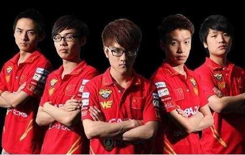 LOL真爱粉放出S2珍贵照片Uzi和Pdd青涩照曝光，有个人无人知晓|电竞|战队|卢本伟_新浪新闻