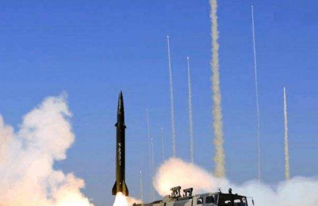 东风11AZT是什么？万箭齐发场面太过震撼！