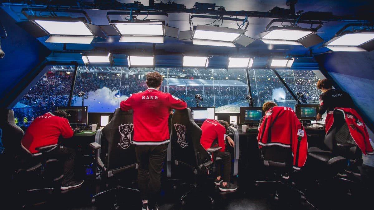 世界第一中单Faker生日快乐！这个瓜皮出道5年，现在才22岁你敢信？