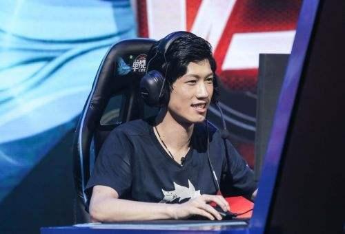 OW国服大佬YJJ 如今画风清奇的吃鸡主播 了解一下？