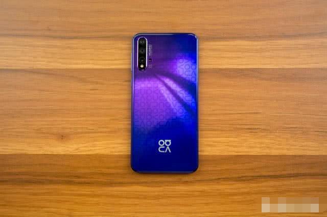 二千元左右价位，华为nova5 Pro和荣耀V20，都能够胜任吃鸡|吃鸡|荣耀|华为_新浪新闻