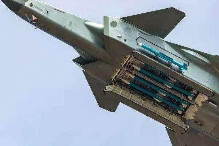 如何评价歼-20在珠海航展曝光的PL-10E与PL-15空空导弹？|射程|空空导弹|导弹_新浪新闻