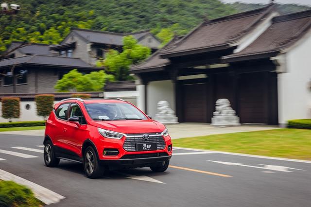 试驾比亚迪元EV535，邦老师用这几点告诉你它值不值得买-新浪汽车