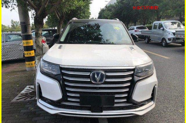 长安镇场神作CS95，换蝶翼前脸，颜值不输GS8，2.0T让H9都含糊-新浪汽车