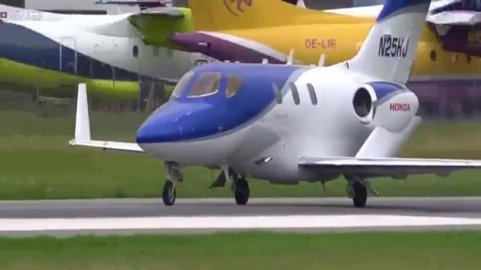 本田HA-420小型公务机在尼泊尔机场起飞实拍_新浪新闻
