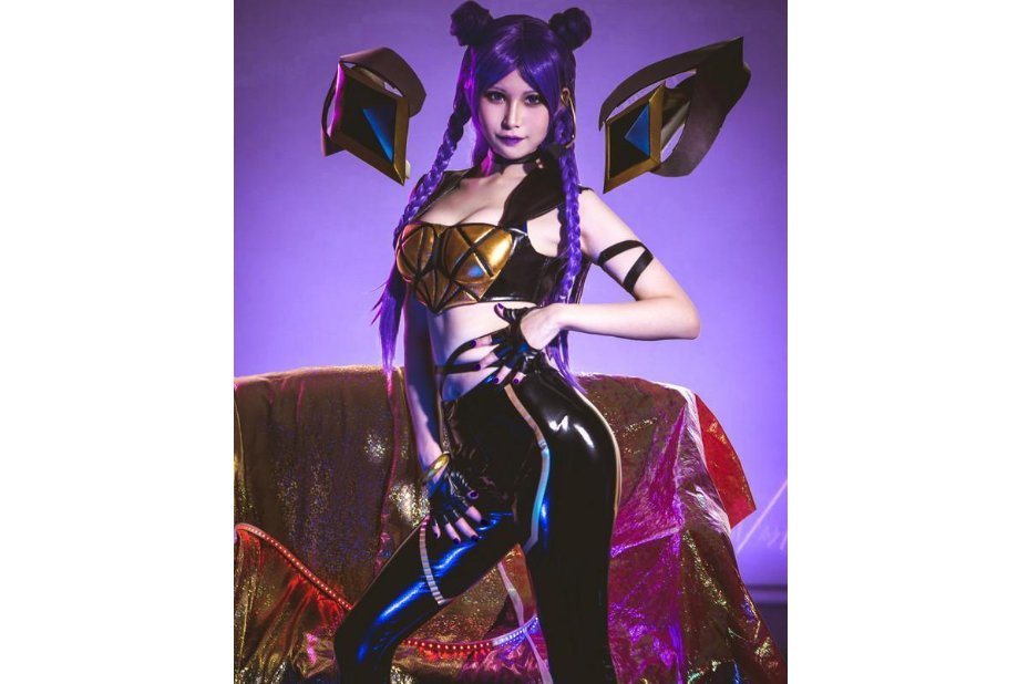 【cos】英雄联盟KDA女团 卡莎 田璐璐coser美丽又性感|卡莎|田璐璐|协力_新浪新闻