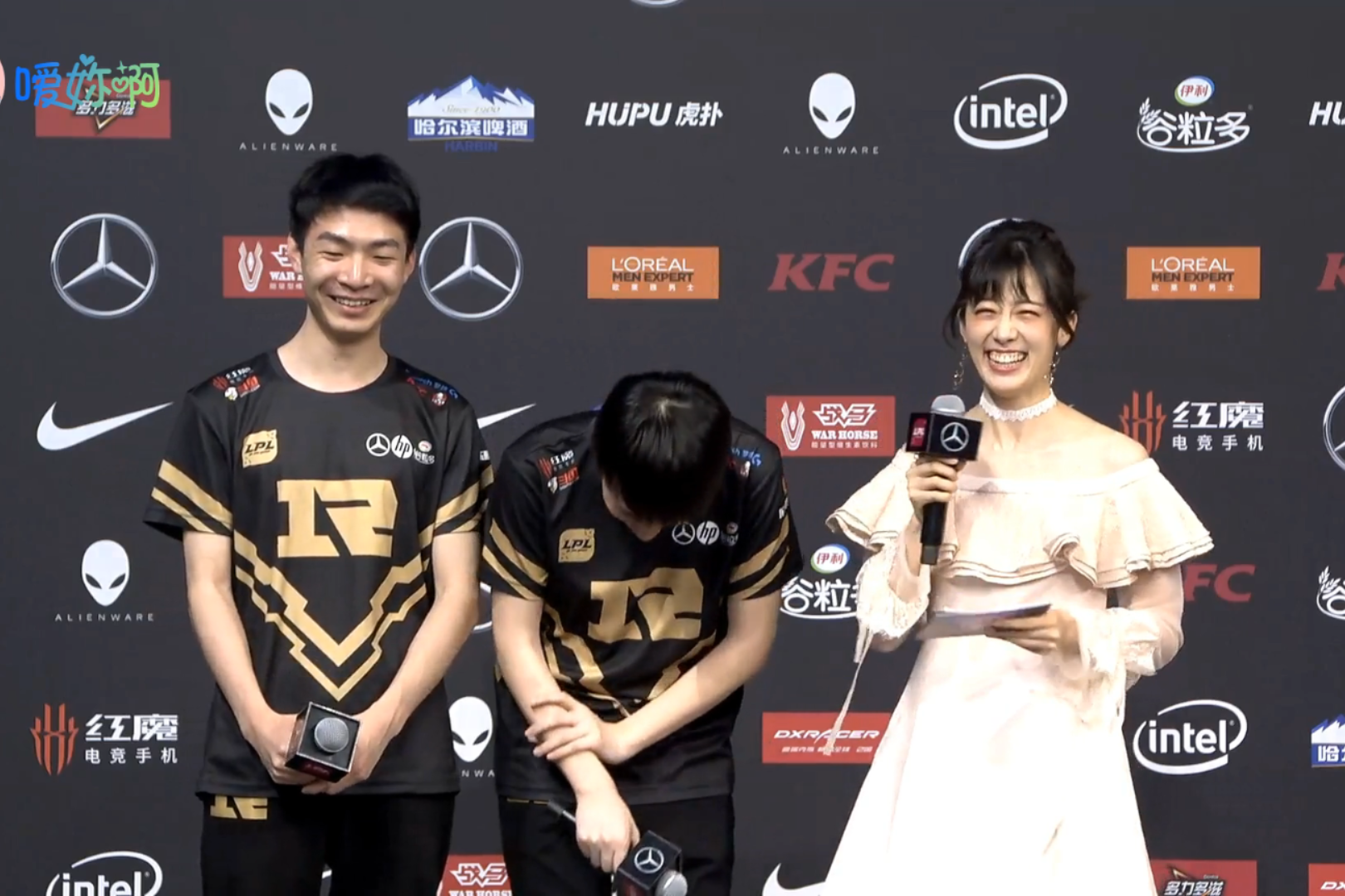 赛后采访RNG小虎：战术护目镜能给我加百分之150战斗力！|战术|战斗力|粉丝_新浪新闻