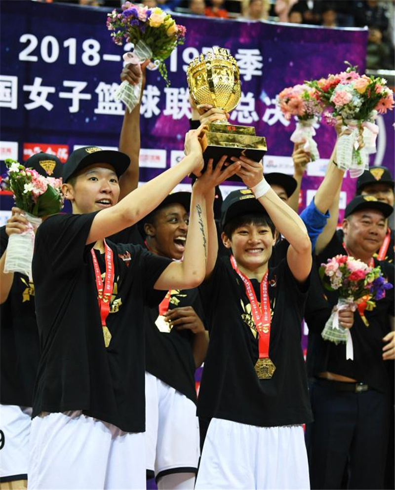 一米净水祝贺本土女子篮球队夺得WCBA总冠军