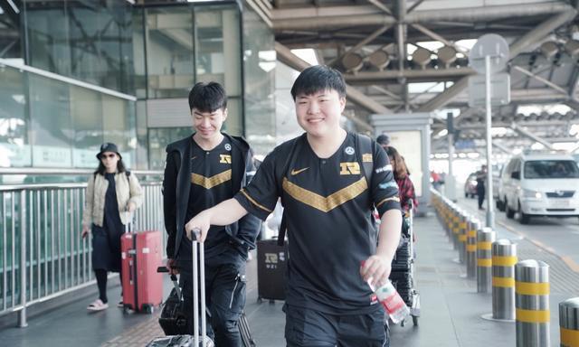 LEC解说深度分析RNG：打法单一是最大缺点，狼行是短板隐患|打法|狼|强队_新浪新闻