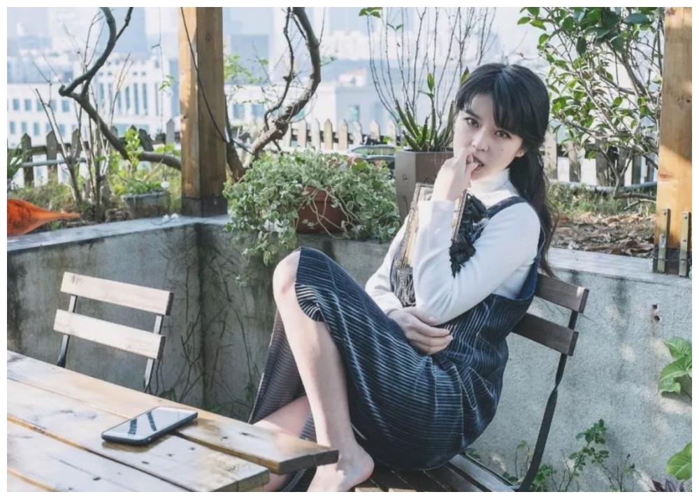 吃鸡一姐真有165cm？脚趾暴露真相：说你2米我都信了！