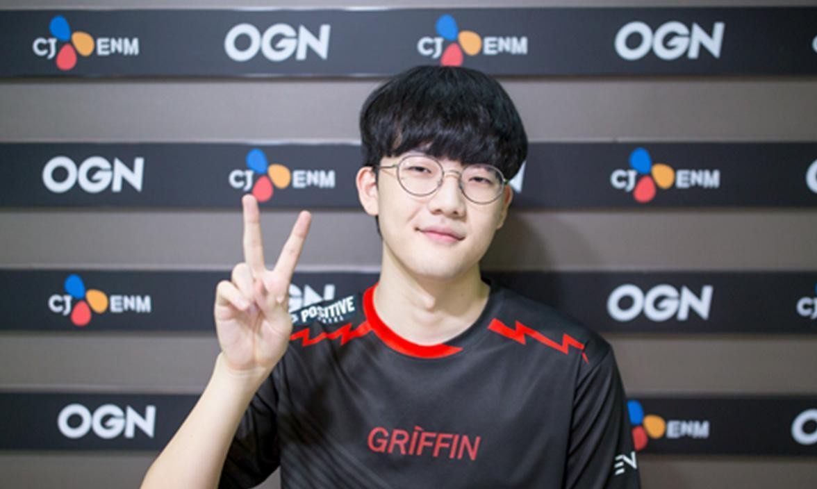 Viper登榜年度TOP10最佳选手引热议, 网友: 为什么不是Tarzan?|选手|赛区|战队_新浪新闻