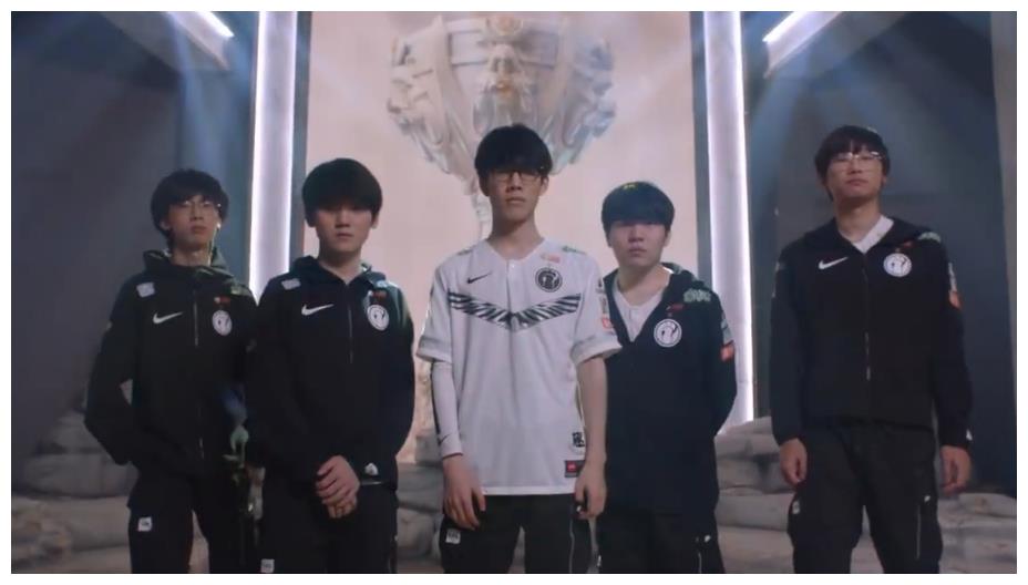 S9最新大片曝光，Theshy稳站C位，Faker的造型略显阴森|大片|造型|战队_新浪新闻