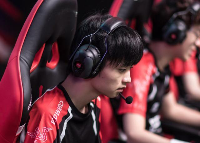 圈内人爆料Hope成为EDG首发AD，iboy转会VG|EDG战队|圈内人|战队_新浪新闻