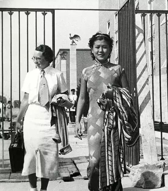 老照片：1912-1949年，穿旗袍的民国女子，落落大方美艳动人|民国|女子|旗袍_新浪新闻