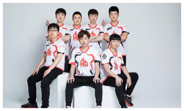 辉煌终有落幕时，CF传奇狙神70kg亲口承认不再征战新赛季