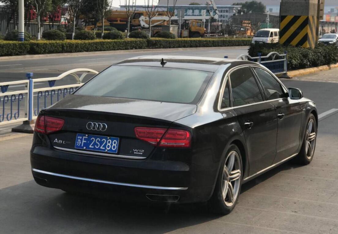 南通街头实拍奥迪A8L-W12，大排量自吸的经典车型！-新浪汽车