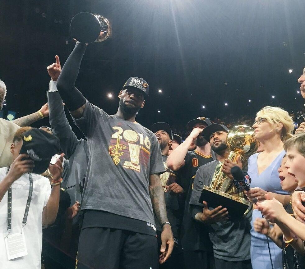 媒体评选NBA历史10大FMVP得主数据秀，你最认可谁？