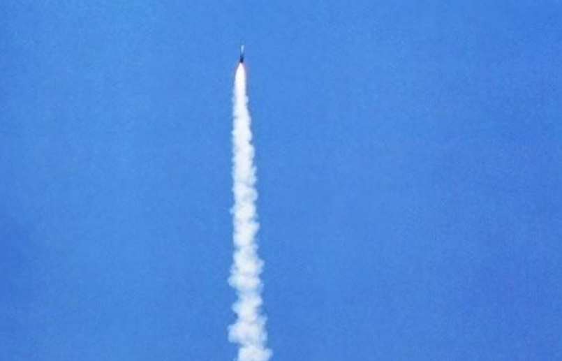 054A护卫舰为何没有配备红旗10？76毫米舰炮足以应对空中威胁