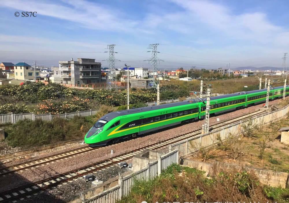 运行在昆明至蒙自的“复兴号”CR200J型电力动车组|电力|复兴号|动车组_新浪新闻