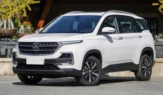 换装1.5T发动机搭配CVT变速器，19款宝骏530