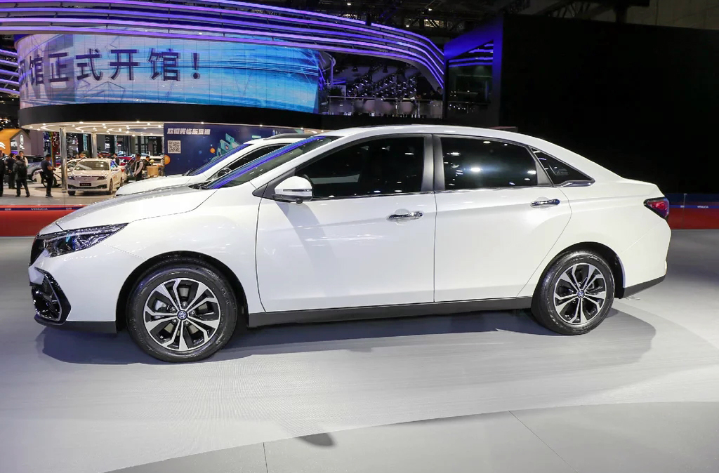 启辰D60EV亮相2019深港澳车展