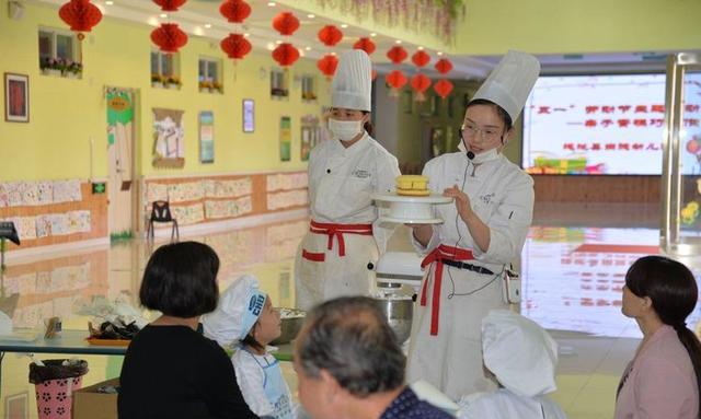 劳动最光荣 我们爱劳动——记尚德幼儿园庆“五一”主题活动 劳动 五一 幼儿园 新浪新闻