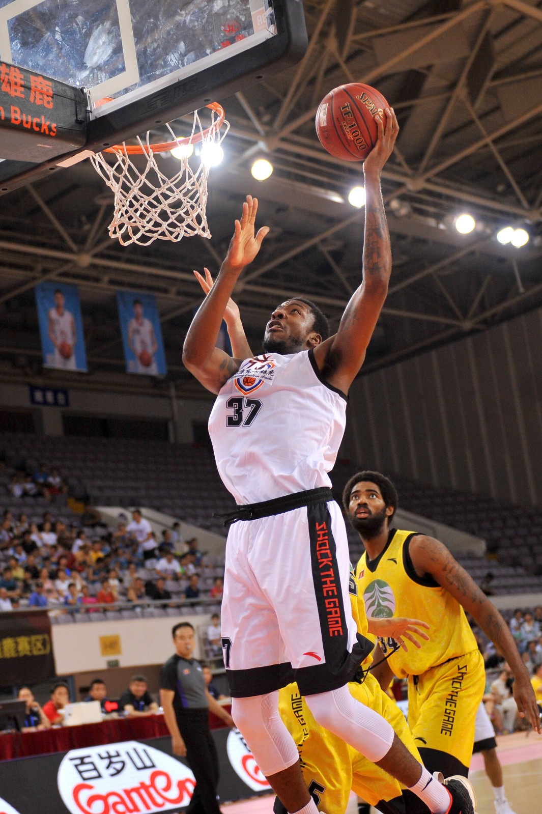 全国男子篮球联赛（NBL），在国家奥林匹克体育馆激烈开战