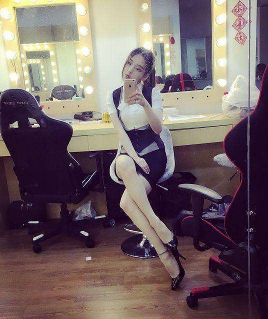 LOL：不要黑Rita了，美照泄露她对电竞是真爱？|电竞|混子|女生_新浪新闻