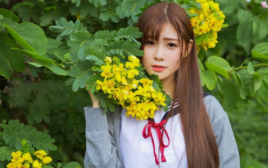 美图分享:黄色花海制服美女,高清写真靓照靓照花海美图新浪新闻