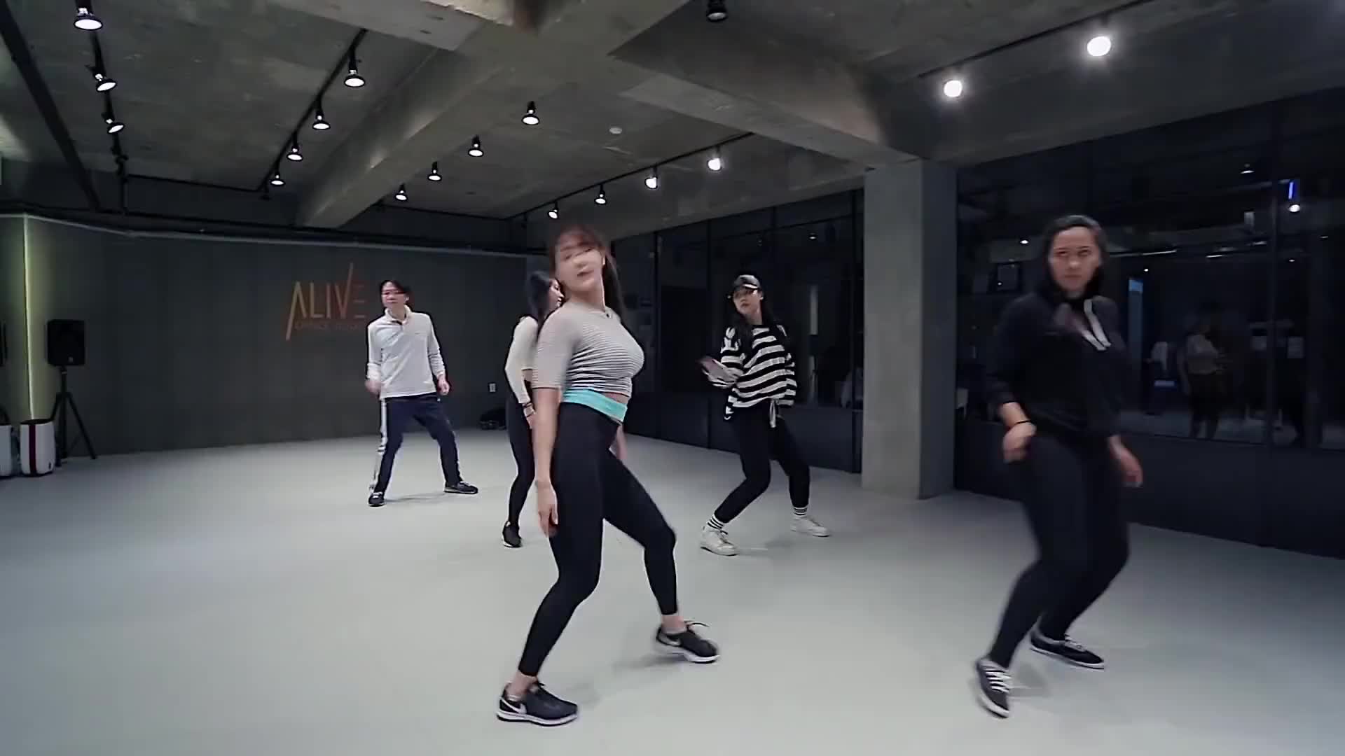 Alive舞室性感欧尼HADAM（成河淡）性感JAZZ编舞|欧尼|性感_新浪新闻