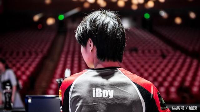 Iboy究竟有多可怜？网友自制搞笑动图：打比赛喝水都只能喝剩下的