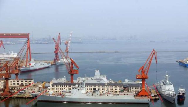 大驱055比052D至少大4500吨 这张图到目前最直观|吃水|下水|世宗_新浪新闻