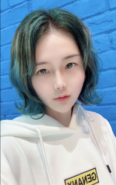 轩墨宝宝走出失恋阴影:换个发型换个心情,网友:头上总得带点绿