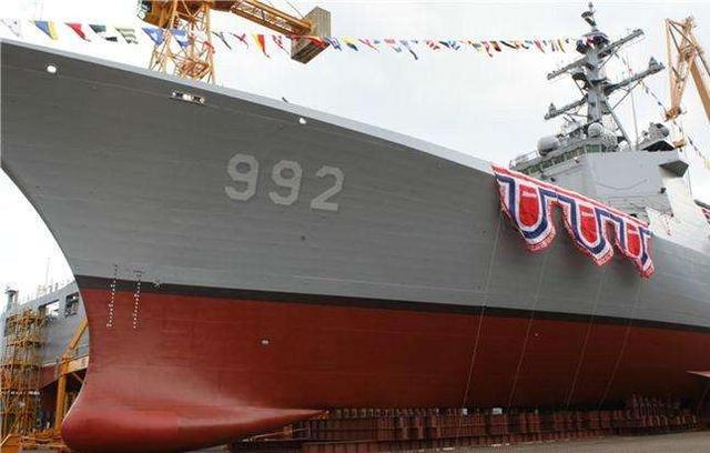 大驱055比052D至少大4500吨！这张图到目前最直观