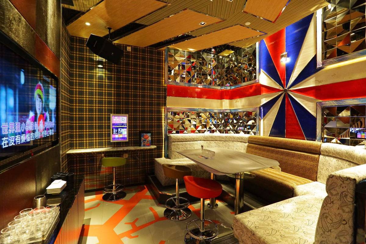 KTV即将落寞 退出历史舞台？你还会去KTV唱歌吗？|K歌|练歌房|音像_新浪新闻