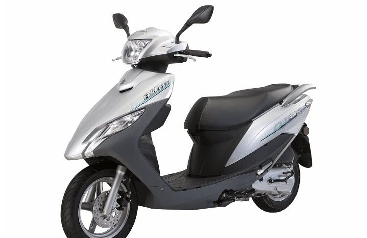 路边社曝料，铃木UU125运动版UY125定妆照，离上市不远-新浪汽车