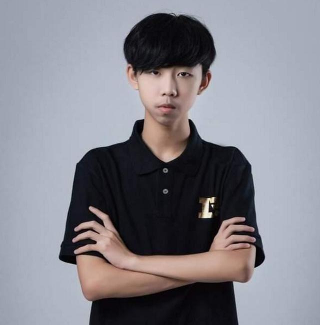 RNGXDD直播中再次27杀吃鸡被封号，发文质问蓝洞：到底谁不正常|吃鸡|封禁|战队_新浪新闻