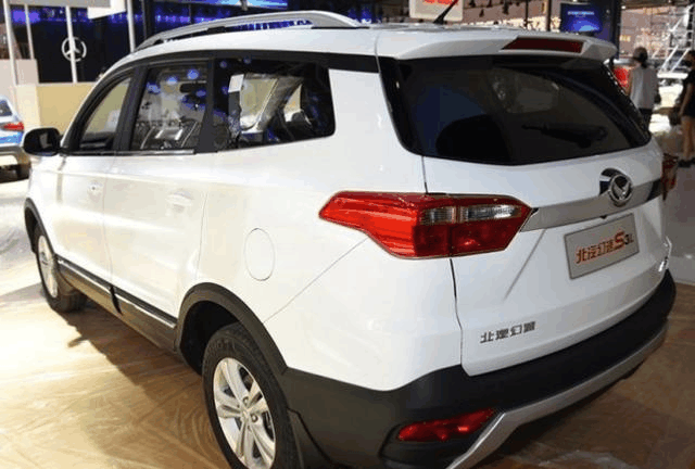 国产7座新势力北汽幻速S3L