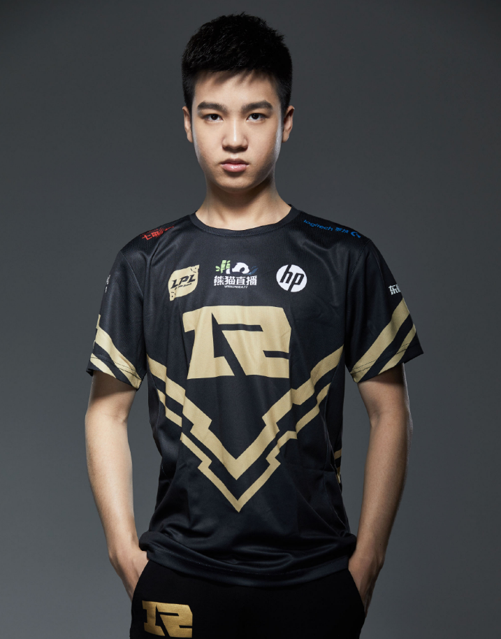 RNG战队夏季赛定妆照出炉！网友：我们想看呐喊版的RNG！